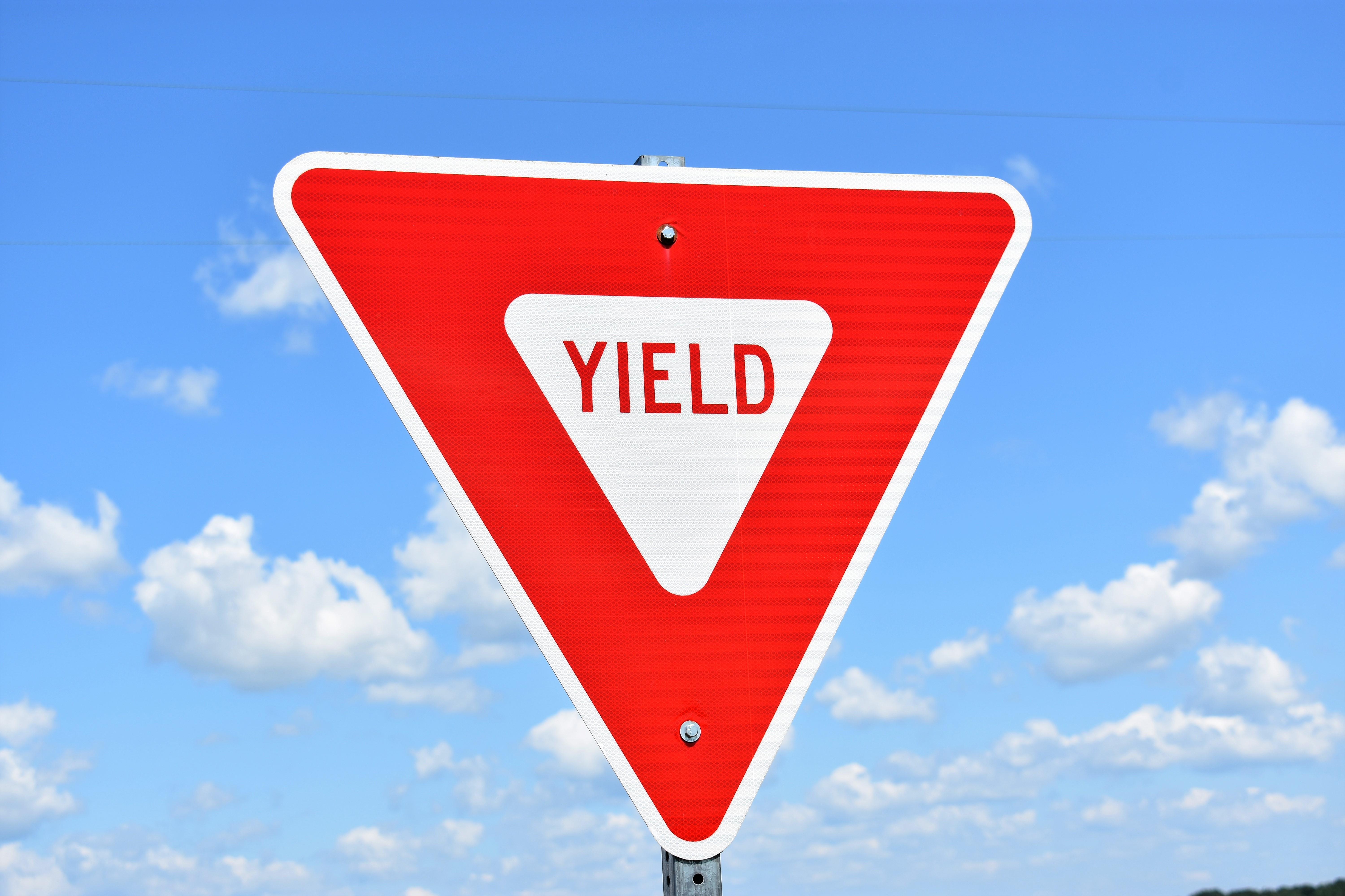 Texas Right of Way Rules: When Drivers Must Yield